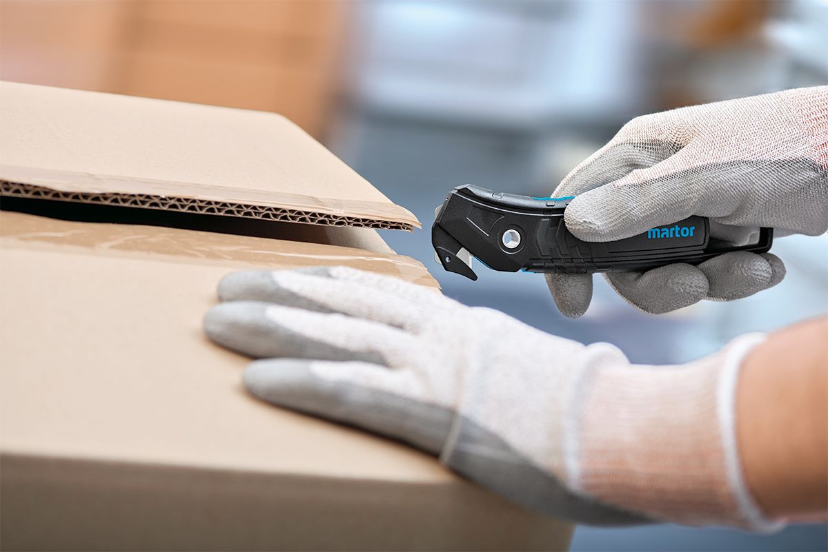 Why the SECUMAX 350 is the Go-To Safety Knife for Versatility & Comfort